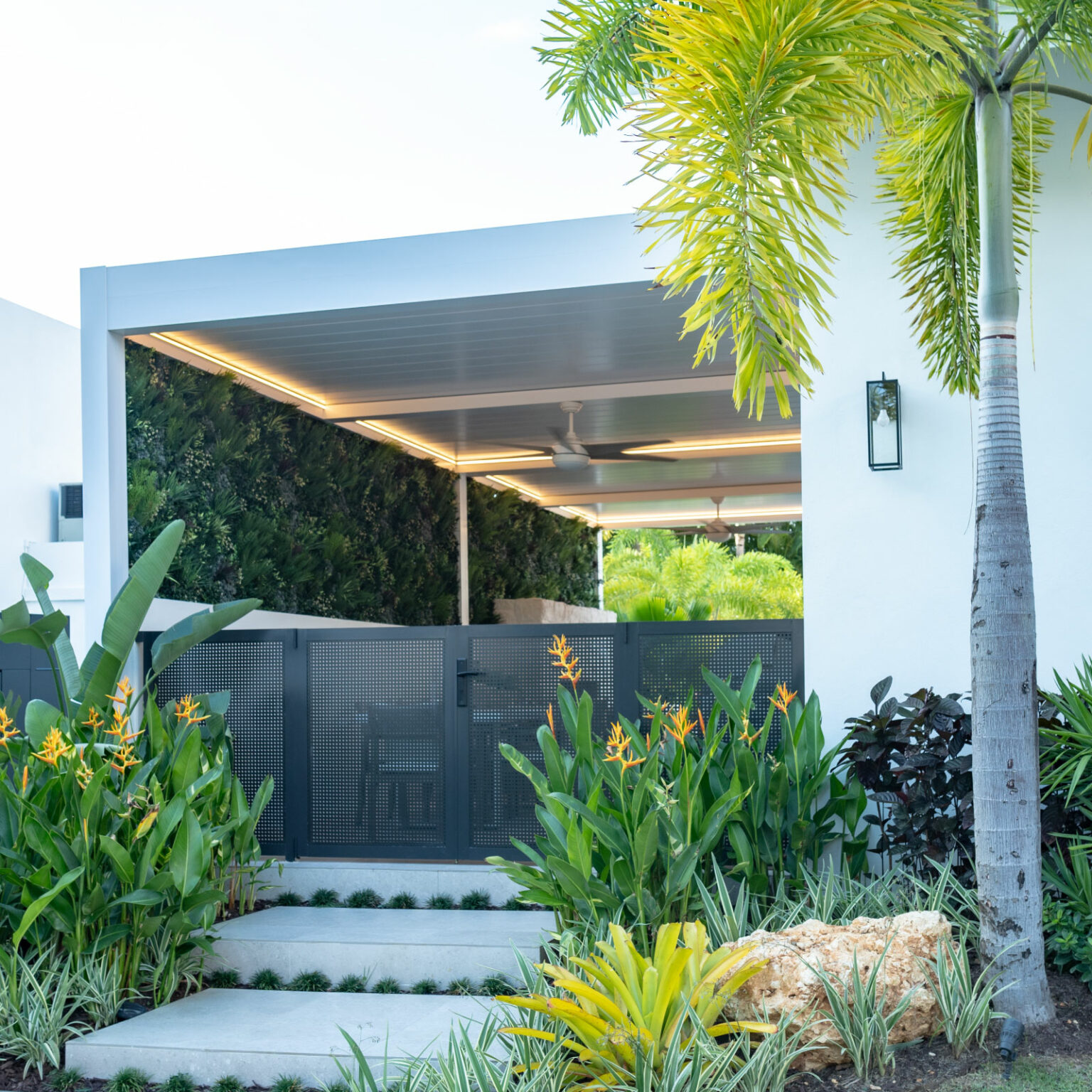 Comparing Pergolas: Louvered vs.Insulated | Azenco Outdoor, TX